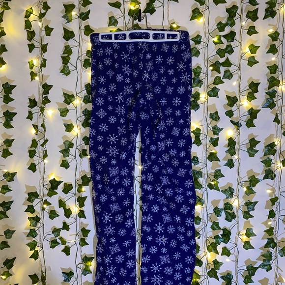 Old Navy | Intimates & Sleepwear | Snowflake Pajama Pants | Poshmark